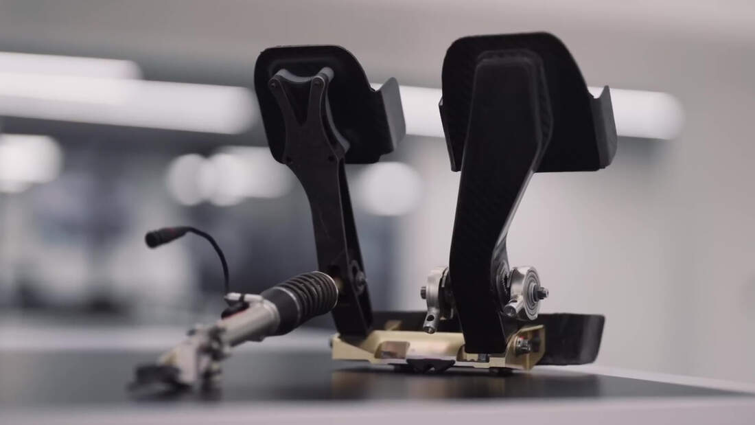 Formel-1-Technik: Mercedes zeigt F1-Pedale | AUTO MOTOR UND SPORT