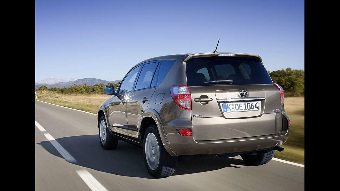 Toyota RAV4 2.2 D-4D Automatik im Test | AUTO MOTOR UND SPORT