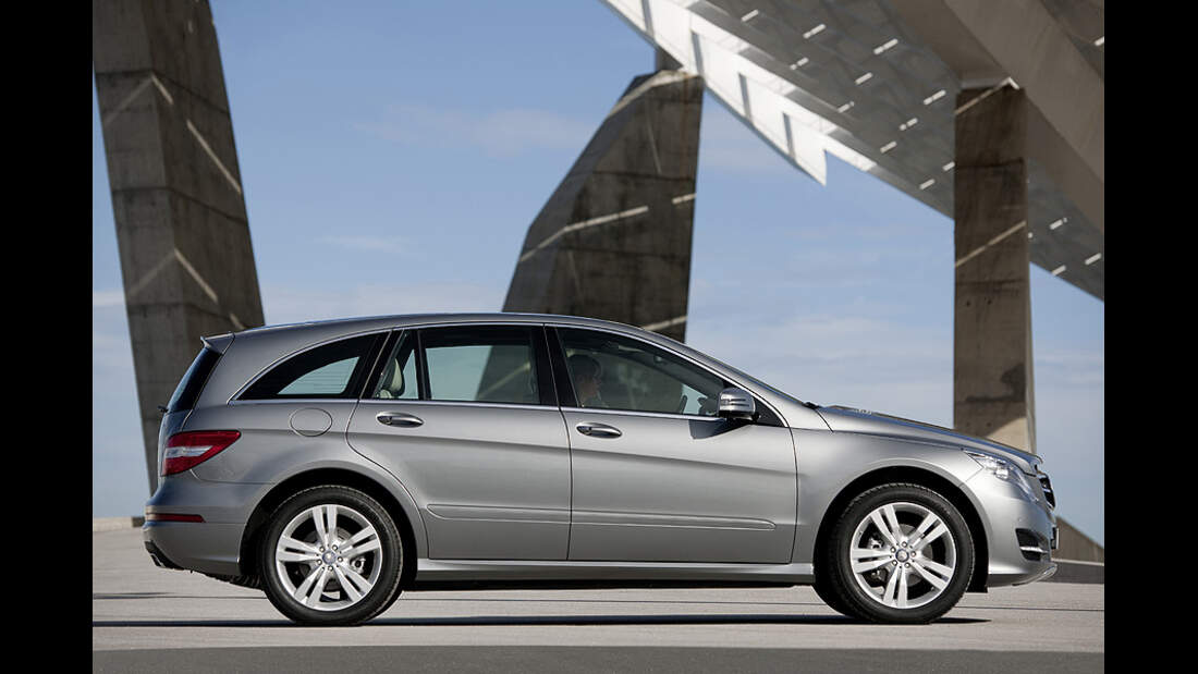 Neue Mercedes R-Klasse: Facelift-R-Klasse startet ab 50.099 Euro | AUTO ...