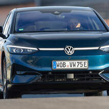 Bloch erklärt: VW ID.7 im Elektroauto Supertest mit Alex Bloch | AUTO ...