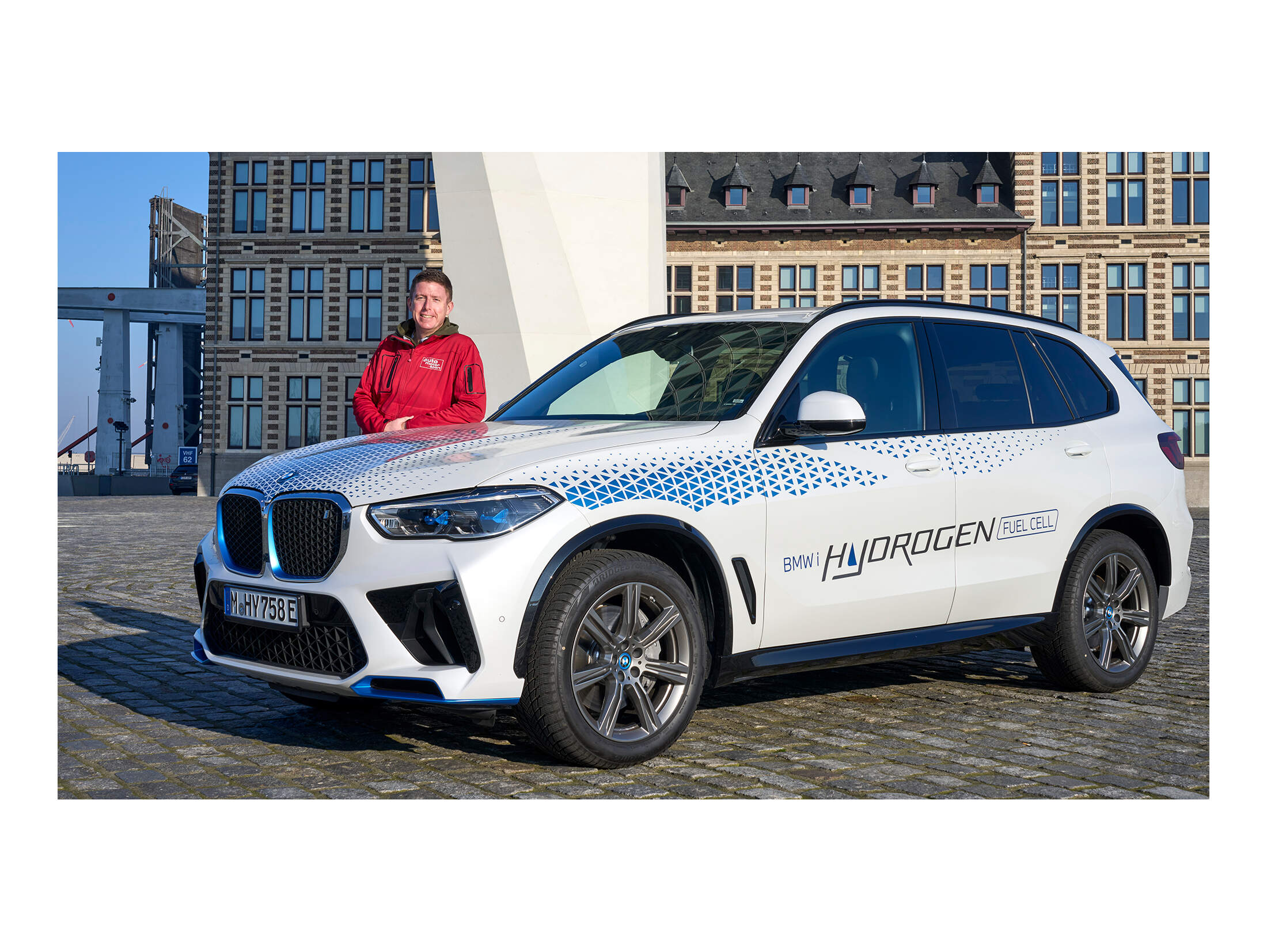 BMW iX5 Hydrogen Testfahrt mit dem Wasserstoff SUV AUTO MOTOR UND SPORT